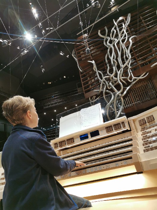 Elis spelar på Europas största konsertorgel i Musikhuset :: PRINCIPALEN